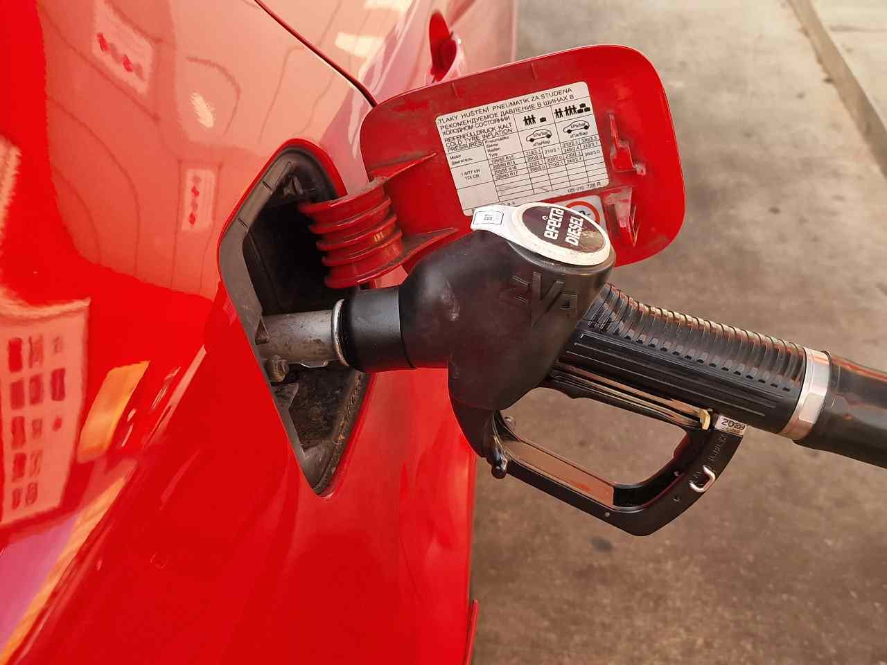 Expert prozradil trik, jak prodloužit životnost motoru auta. Stojí to ...