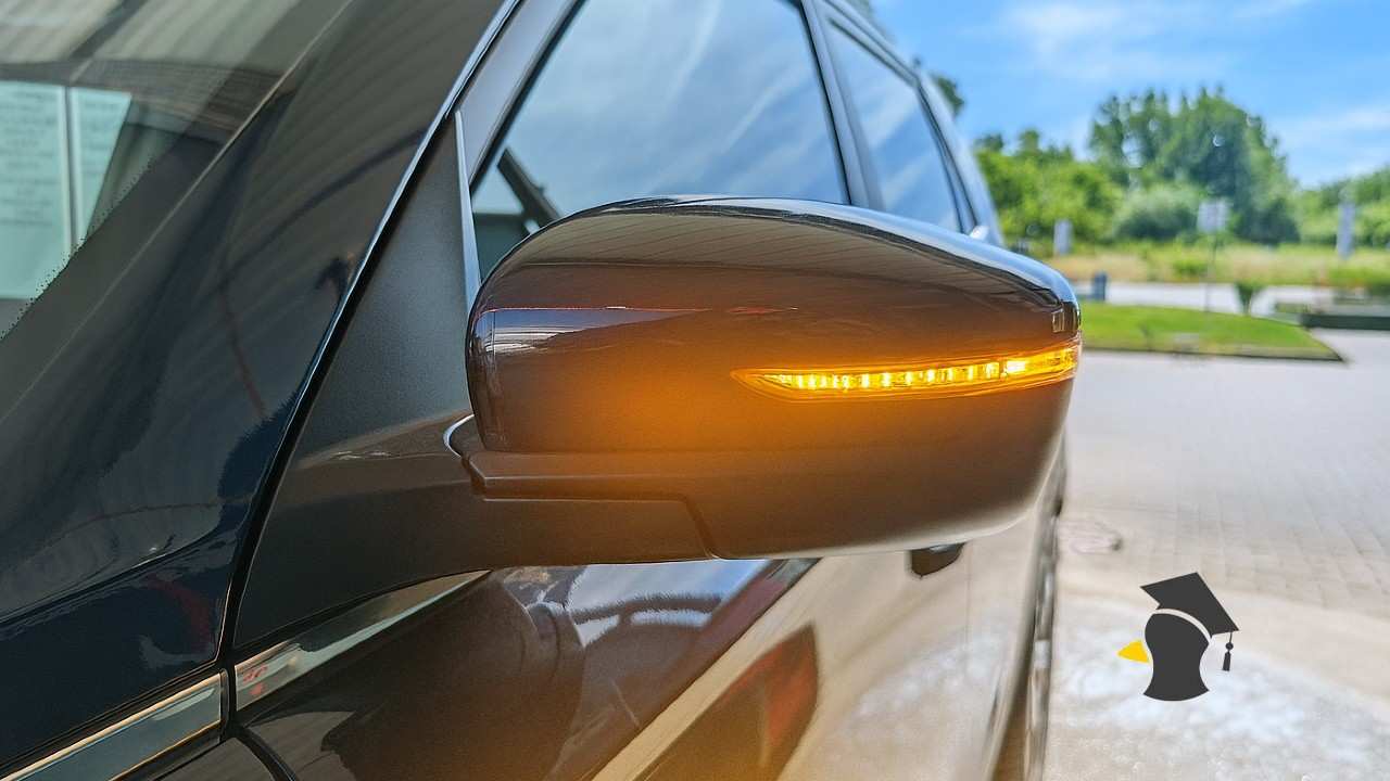 Používáš při parkování auta blinkr nebo všechna čtyři výstražná světla ...